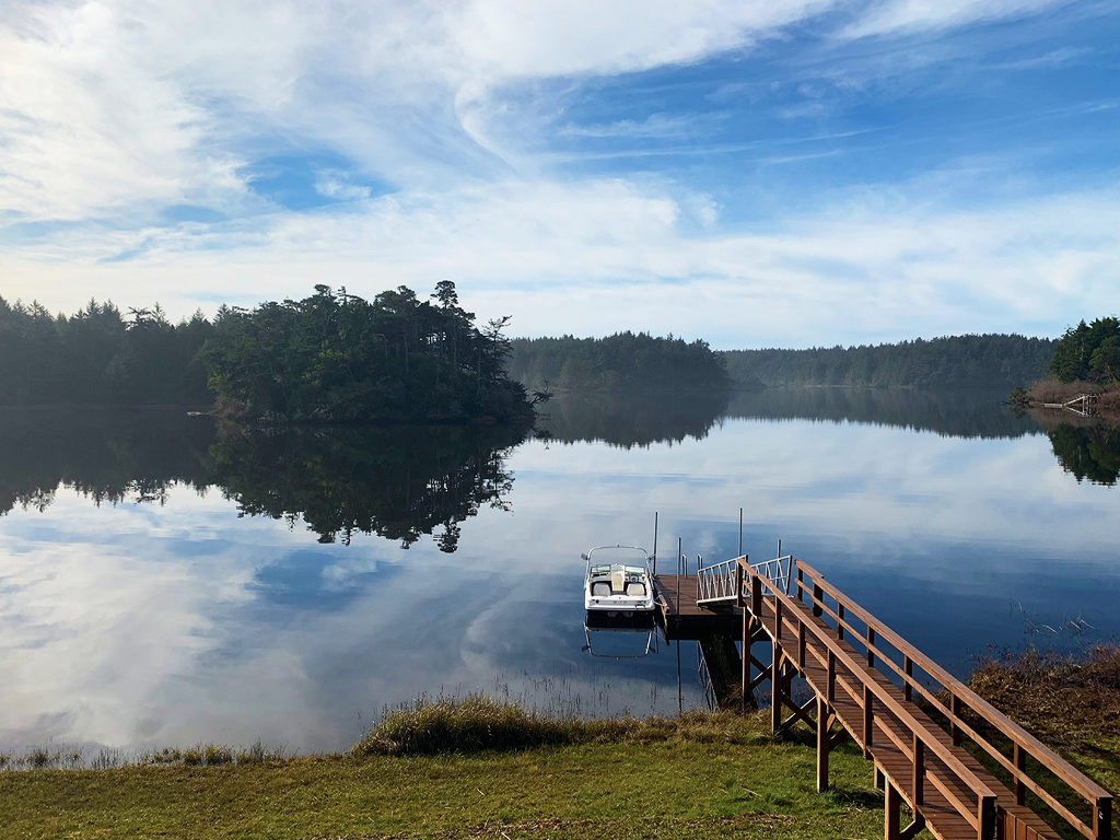 Floras Lake Getaway - Lakefront Vacation Rental on Oregon Coast
